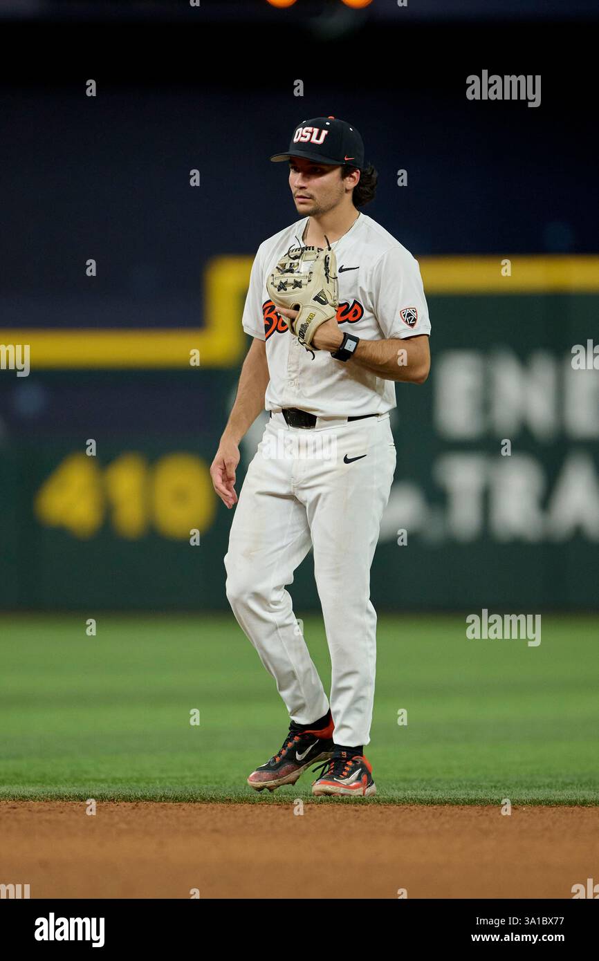 Oregon State Beavers second baseman AJ Singer (7) during an NCAA ...