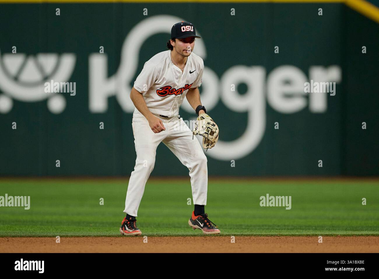 Oregon State Beavers second baseman AJ Singer (7) during an NCAA ...