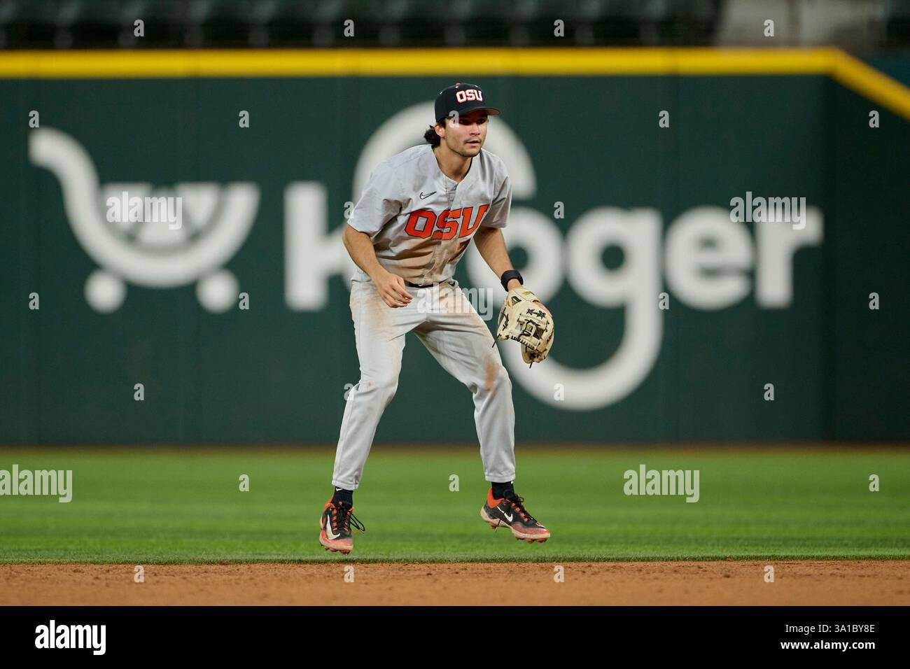 Oregon State Beavers second baseman AJ Singer (7) during an NCAA ...