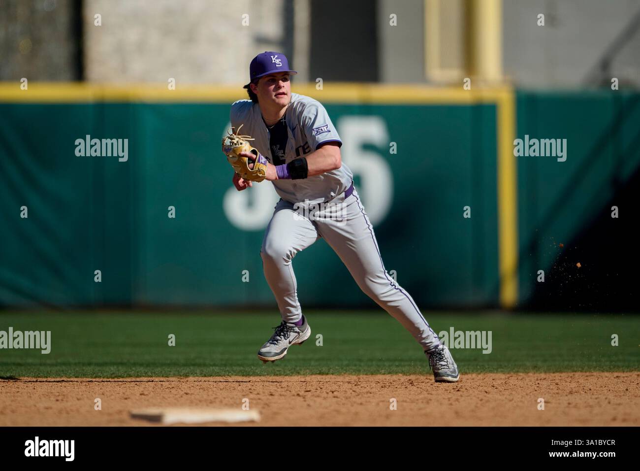 Kansas State Wildcats second baseman Ty Smolinski (34) fielding during ...