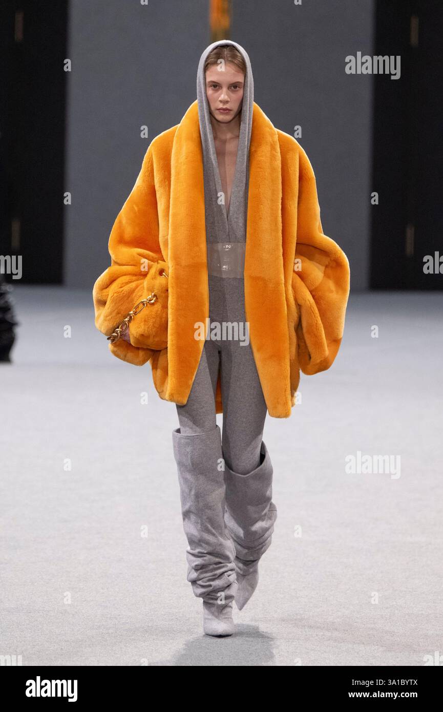 Model Anouk Smits walks on the runway during the Balmain Ready to Wear ...