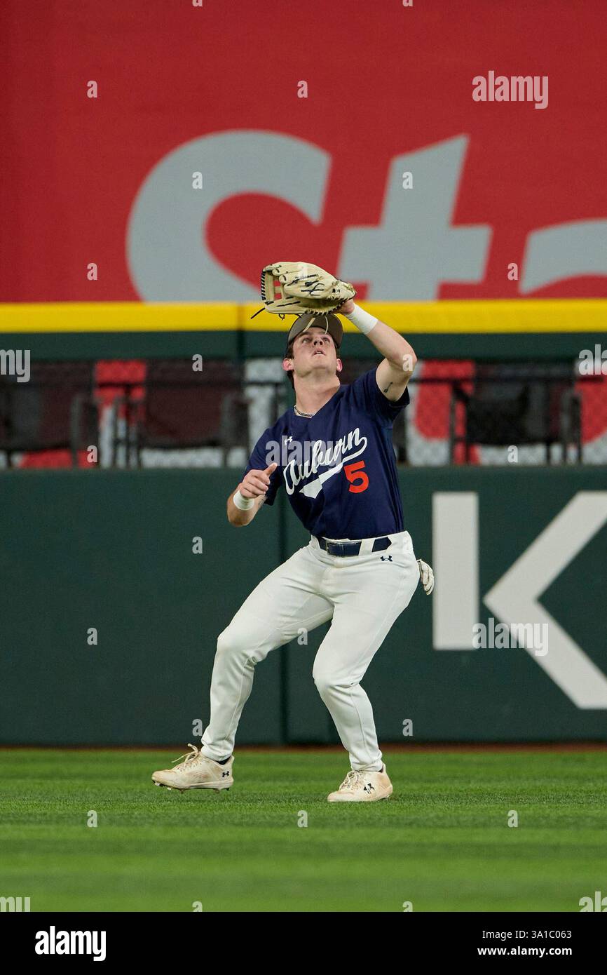 Auburn Tigers outfielder Bristol Carter (5) catching a fly ball during ...