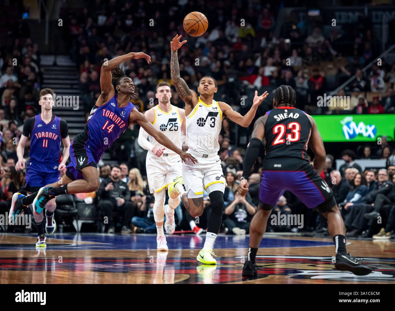 Toronto Raptors guard Ja'Kobe Walter (14) and Utah Jazz guard Keyonte ...