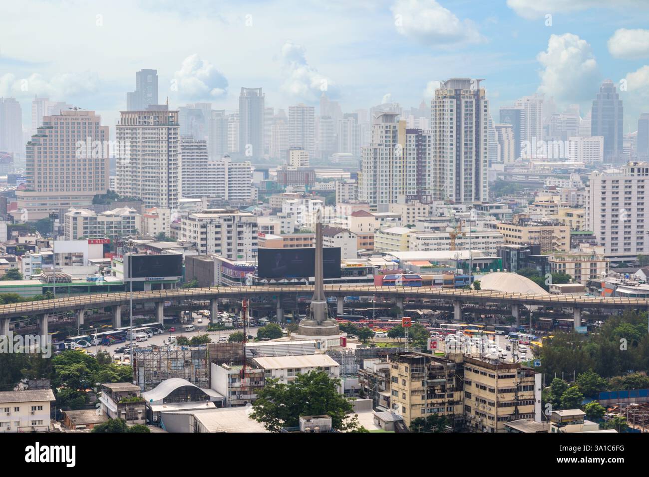 Bangkok, Thailand - October 18, 2016 : Cityscape and Victory Monument ...