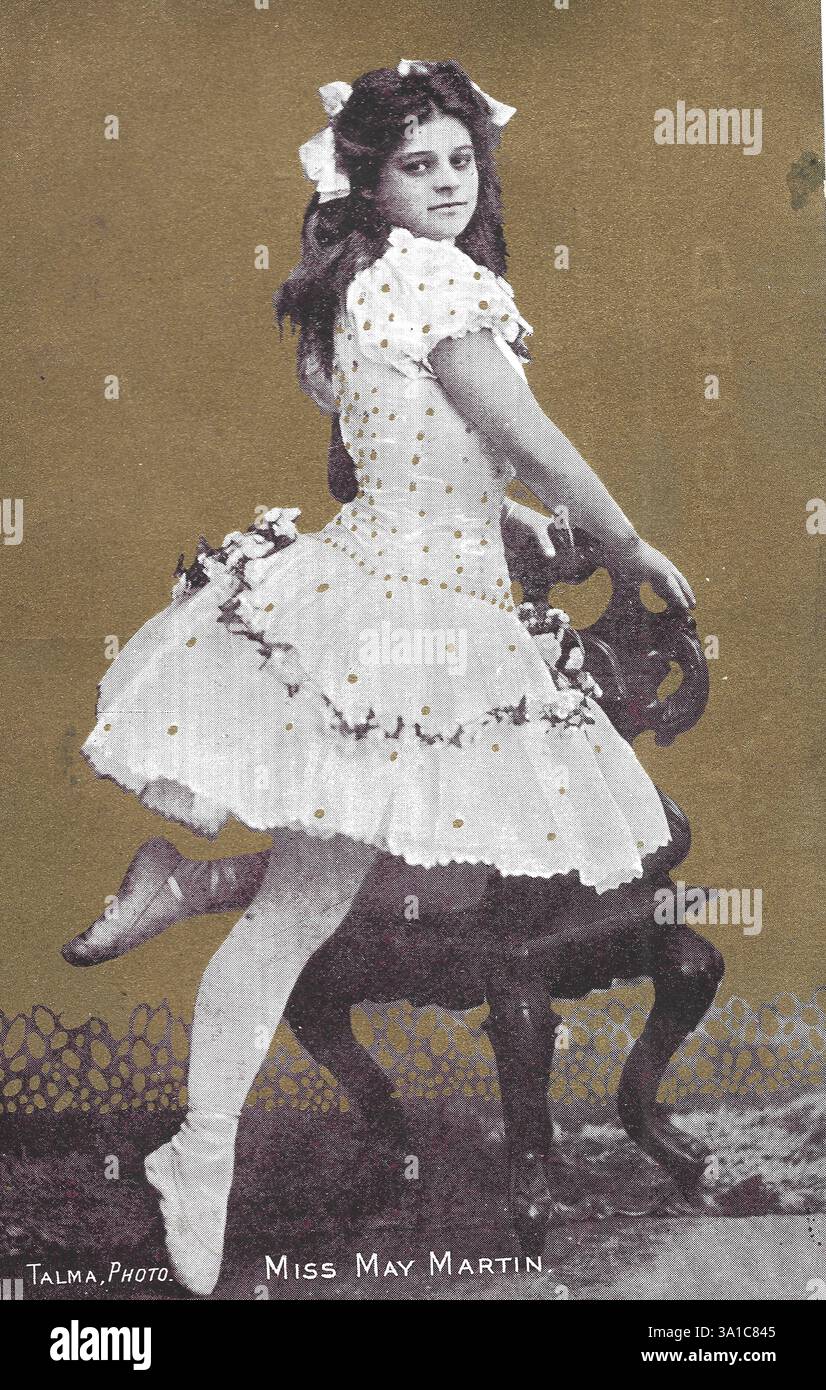 Vintage circus performer hi-res stock photography and images - Alamy