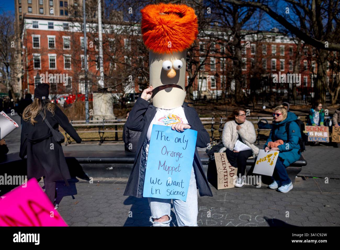 Beaker muppet hi-res stock photography and images - Alamy