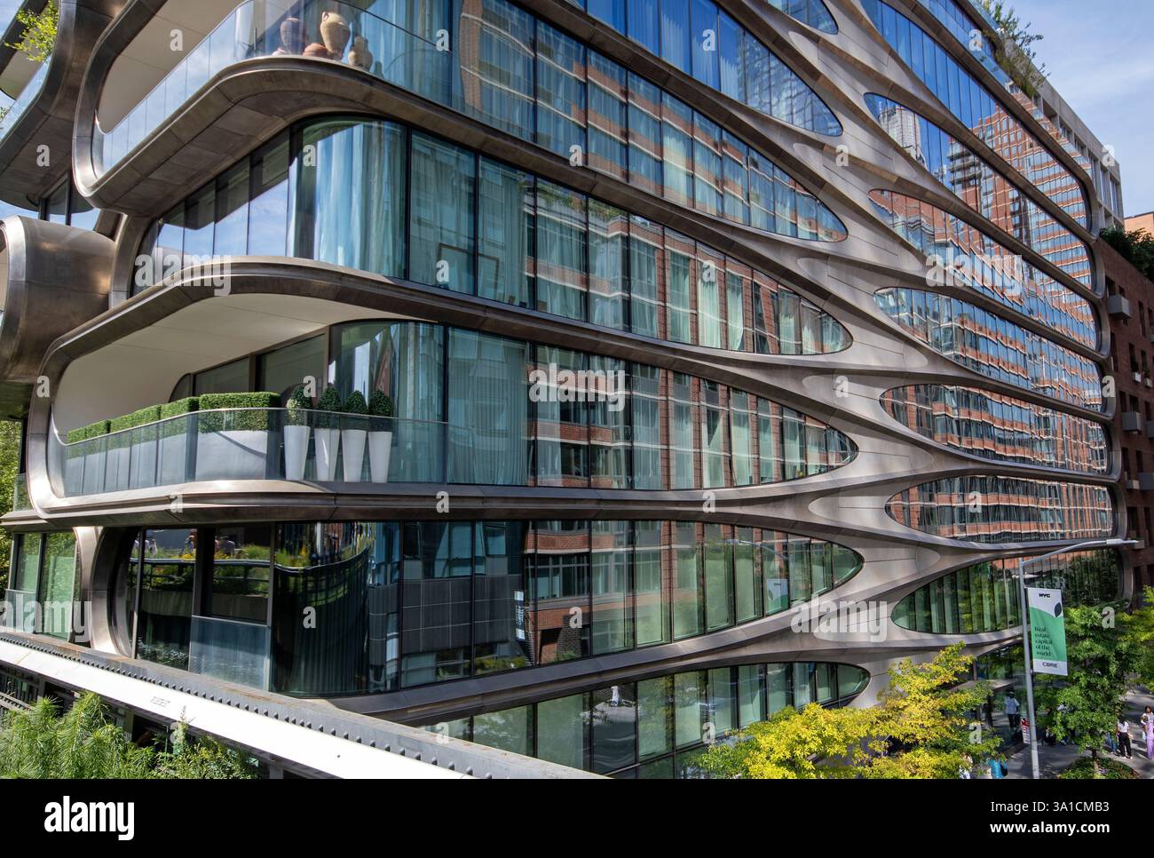 Zaha Hadid Building, known as 520 West 28th Street, designed by iraqi ...