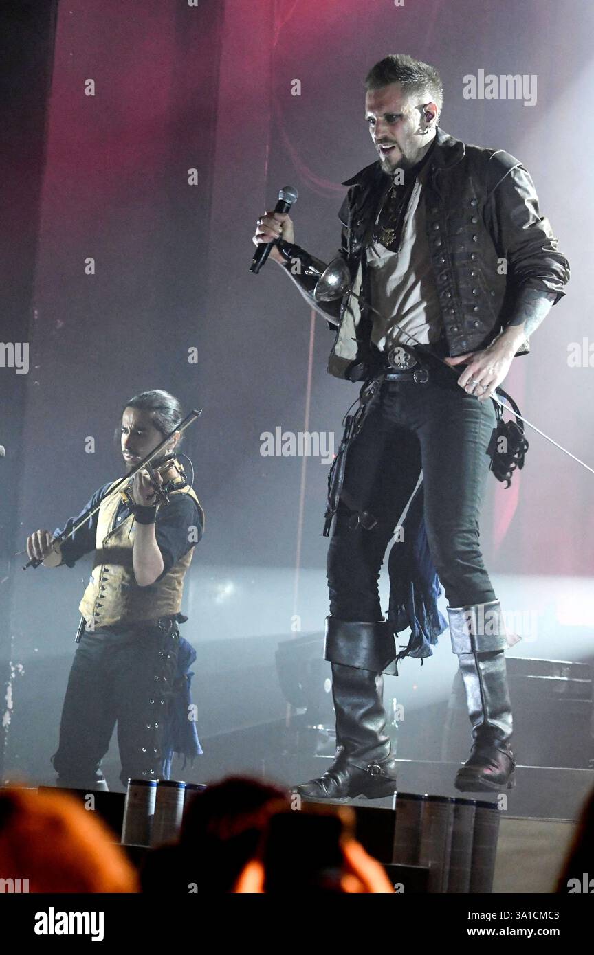 Gustavo Strauss und Ben Metzner von dArtagnan live bei einem Konzert ...