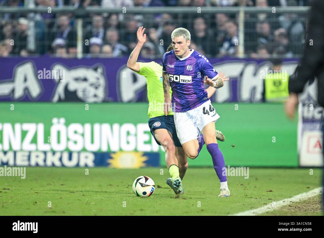 3. Liga - VfL Osnabrück - SV Wehen Wiesbaden am 07.03.2025 an der ...