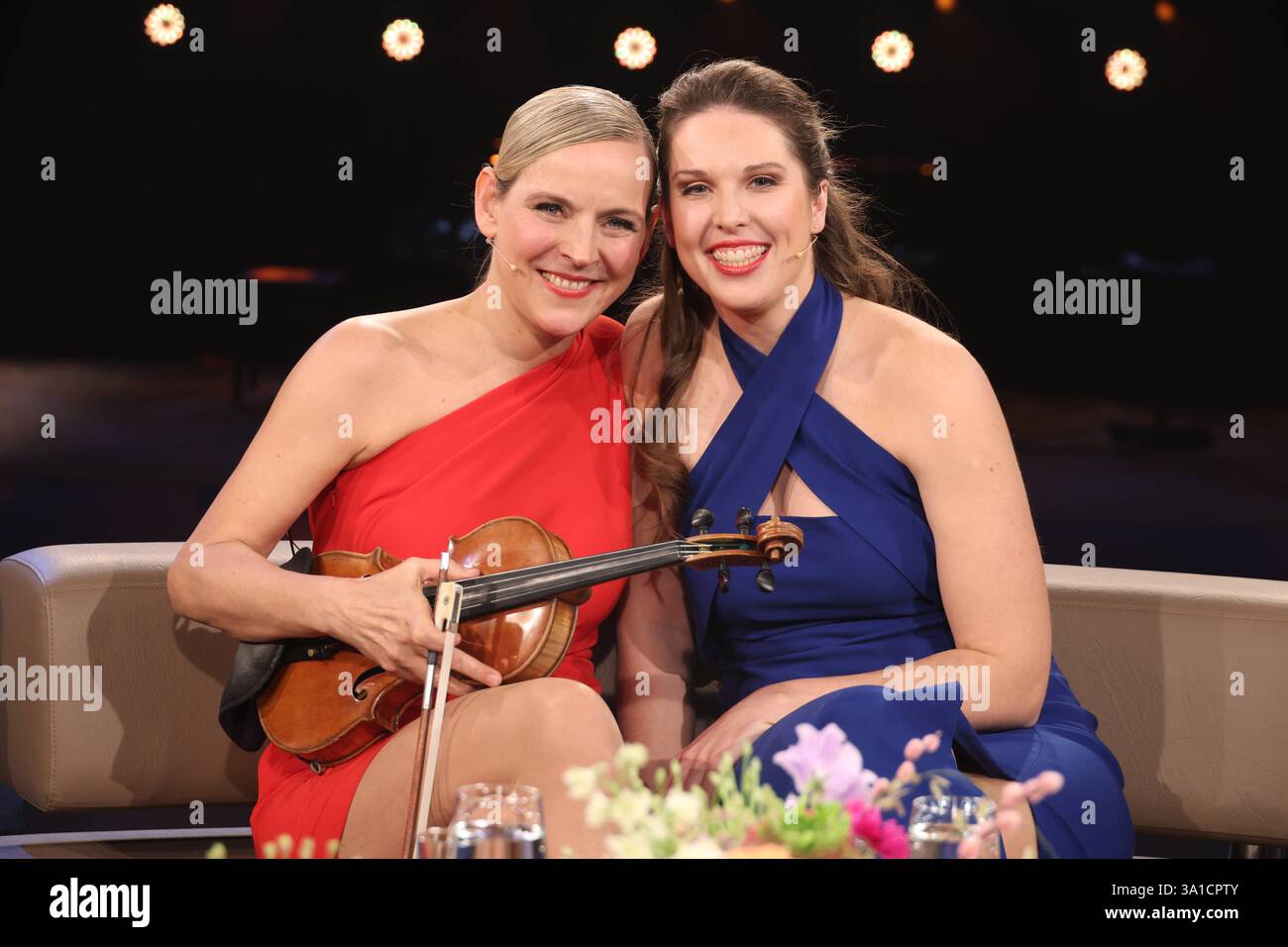 Violinistin Angelika Bachmann und Pianistin Kristiina Rokashevich vom ...
