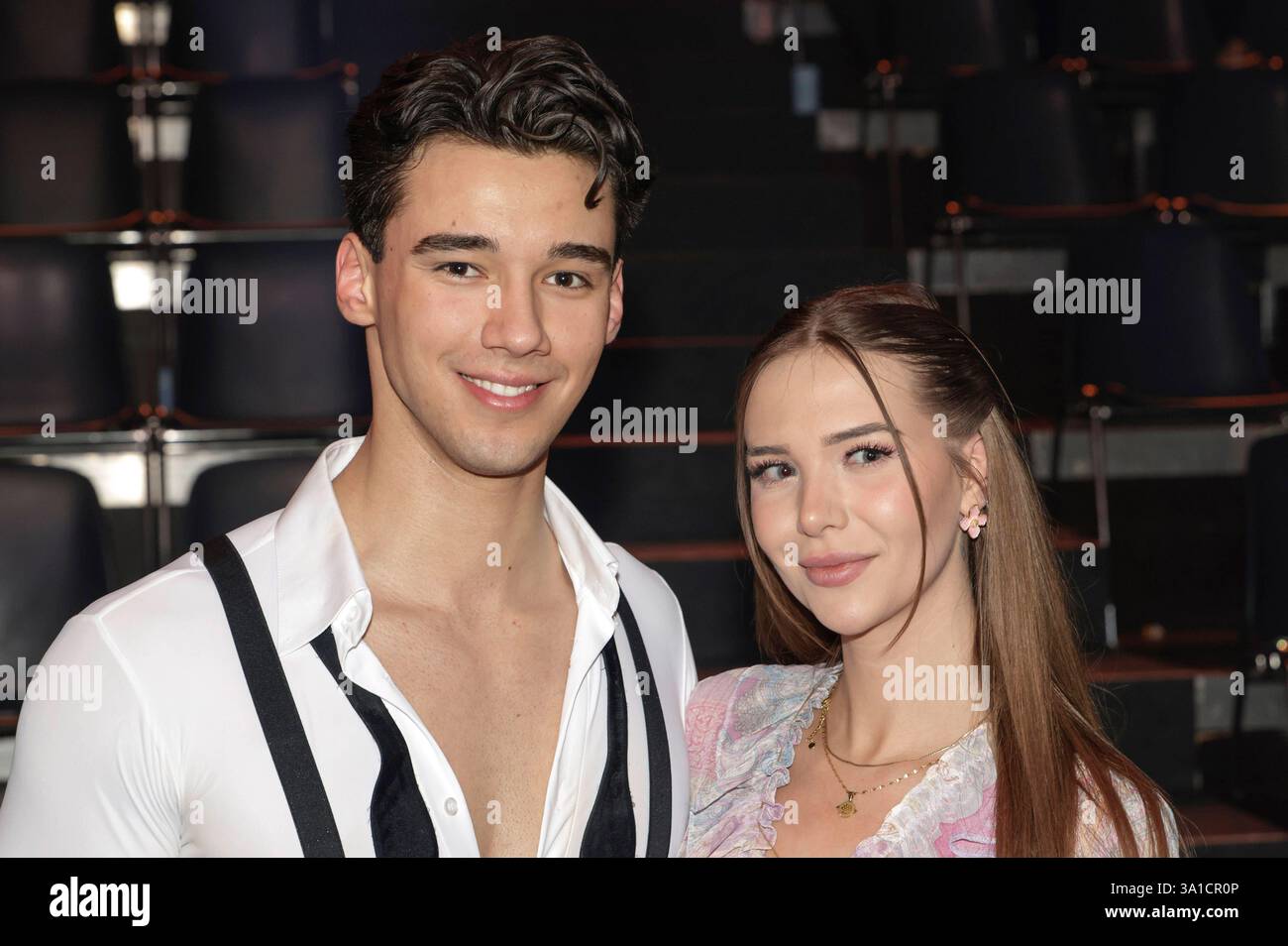 Diego Pooth mit Freundin Louisa Büscher in der zweiten Live-Show der 18 ...