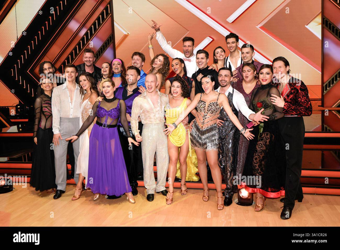 Paola Maria, Massimo Sinato, Taliso Engel, Ben Zucker, Patricija Ionel ...