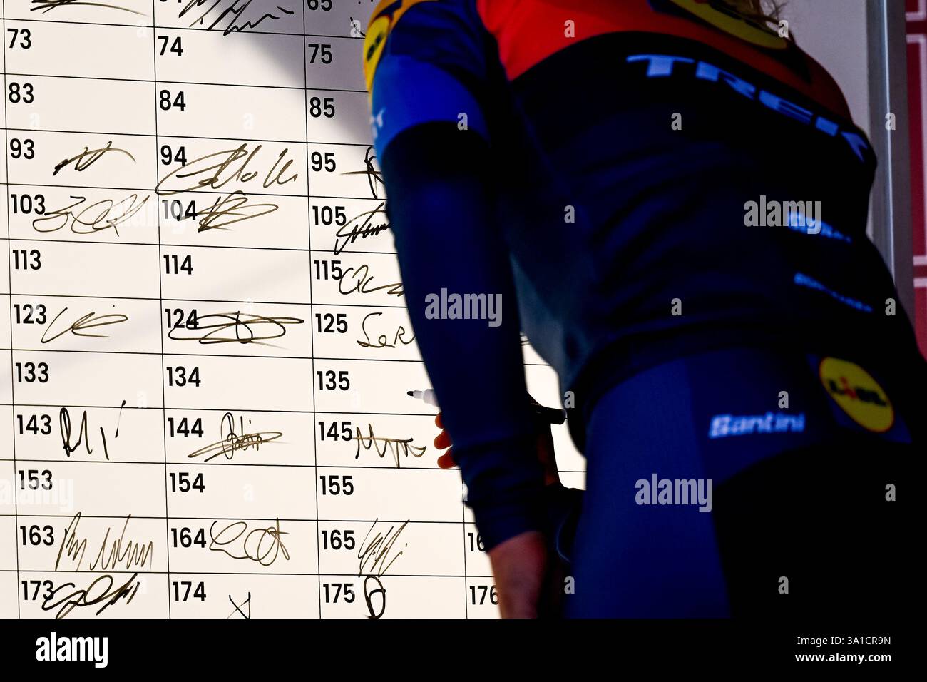 Picture shows the signing at the start of the men elite 'Strade Bianche ...