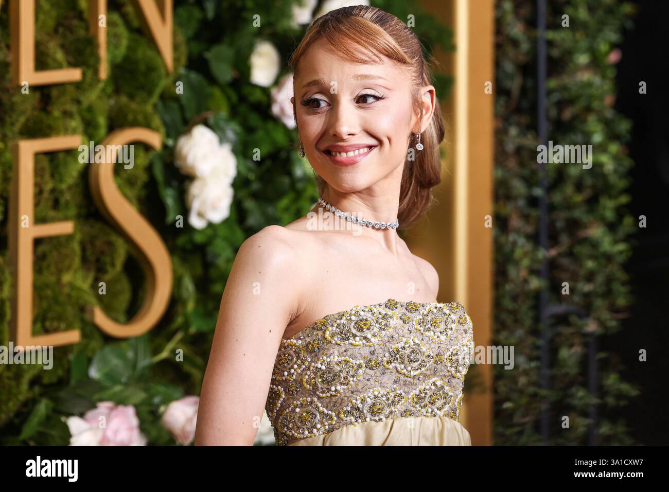 Ariana grande 82nd annual golden globe hi-res stock photography and ...