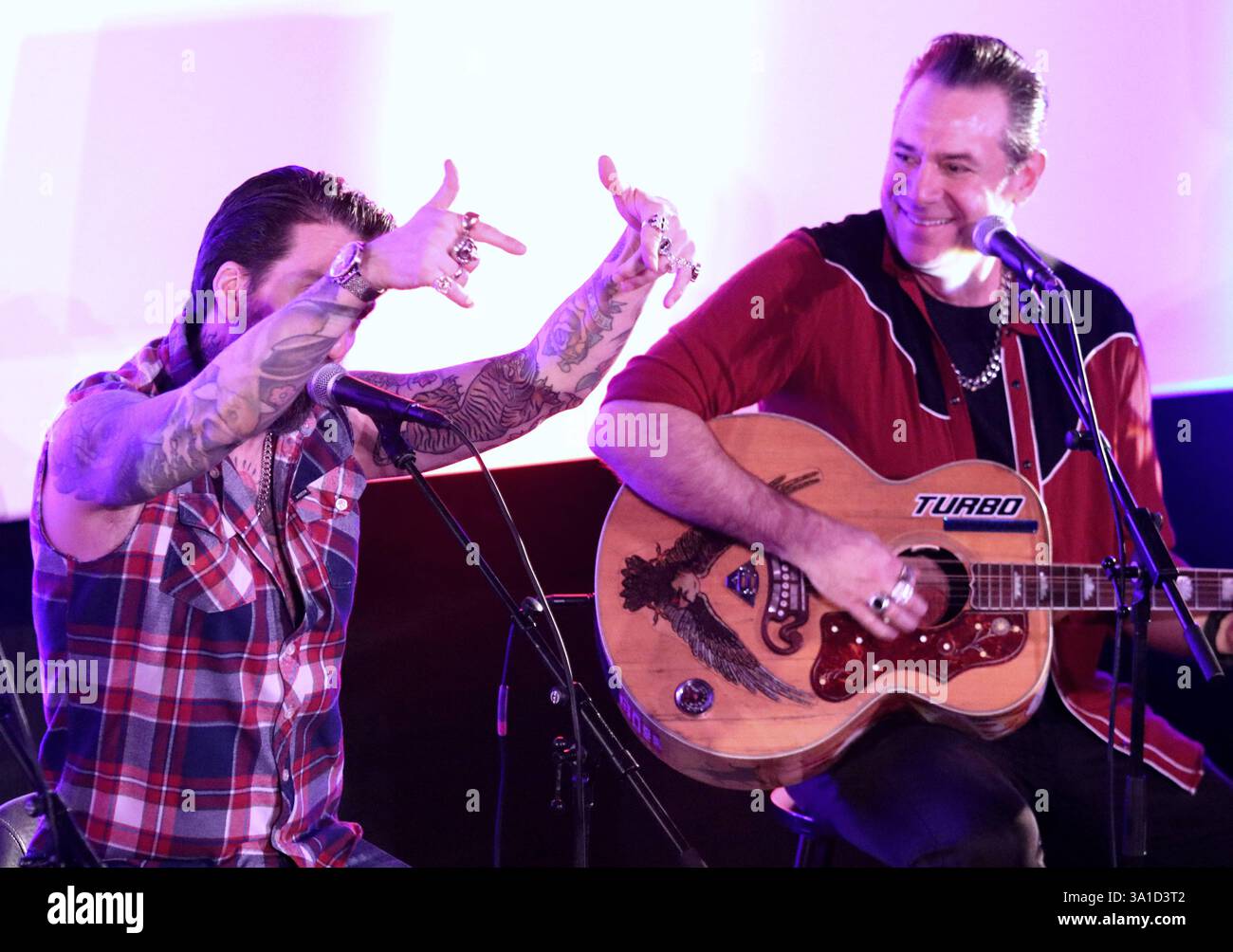 The BossHoss v.l. Boss Burns & Hoss Power beim C2C Country To Country ...