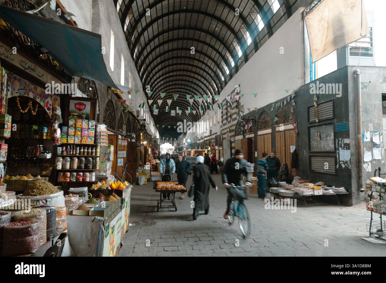 Damascus, Syria. 5th Mar, 2025. A view of Souq al-Hamidiya. Muslims in ...