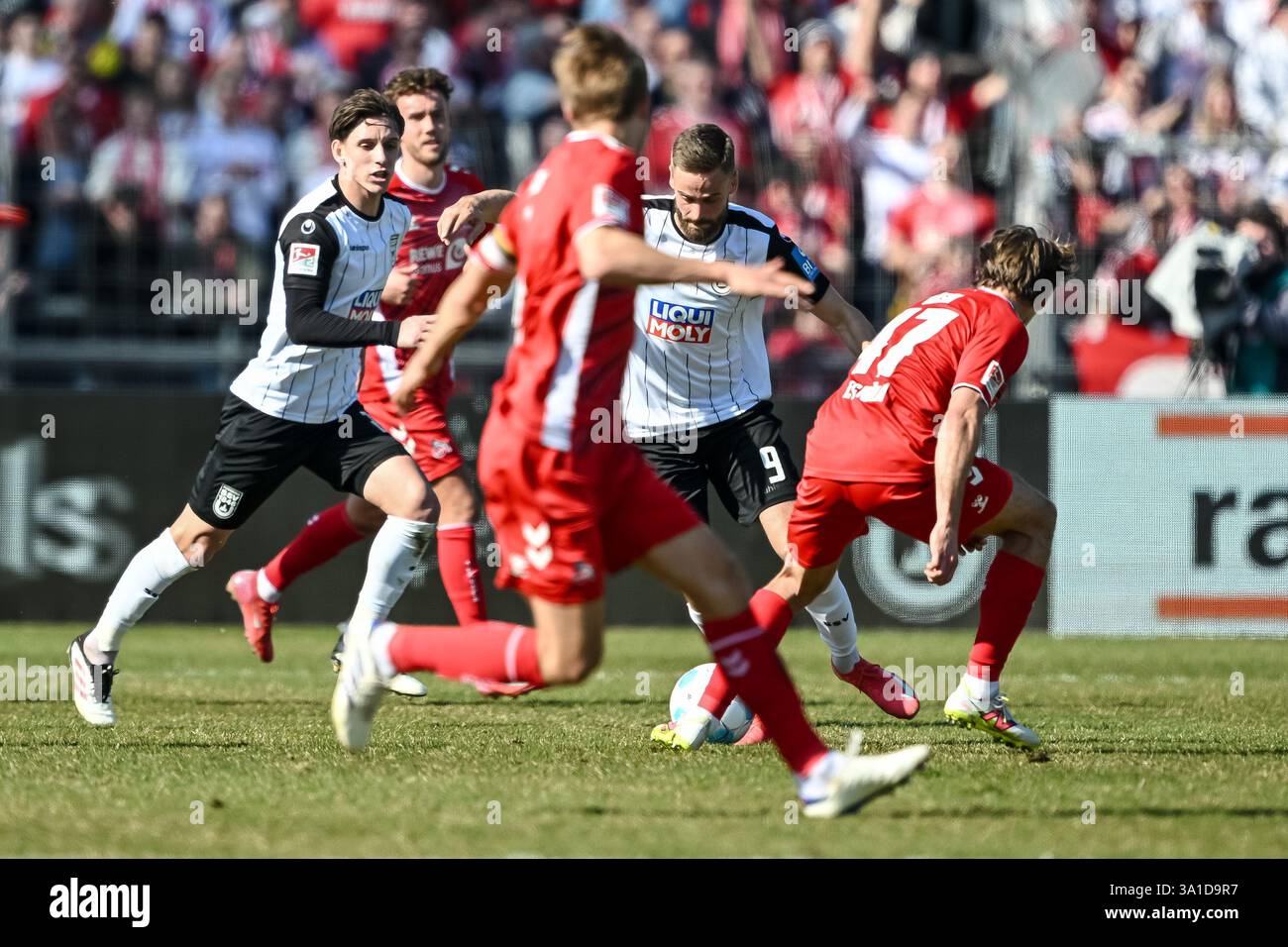 Ulm, Germany. 08th Mar, 2025. Soccer: Bundesliga 2, SSV Ulm 1846 - 1 ...