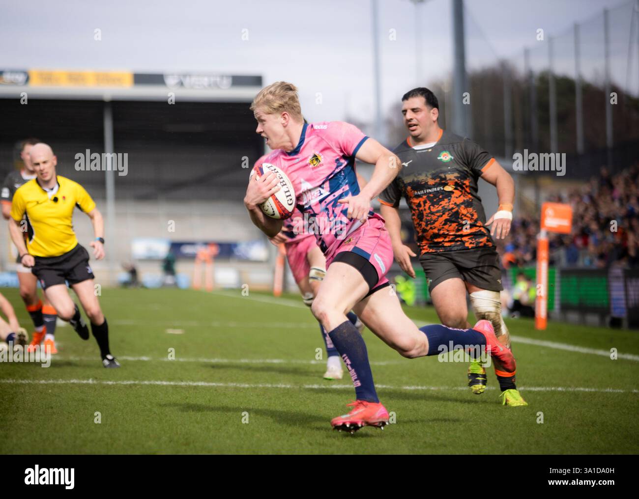 Exeter Chief's Josh Hodge runs toward to line to score his and Chiefs ...