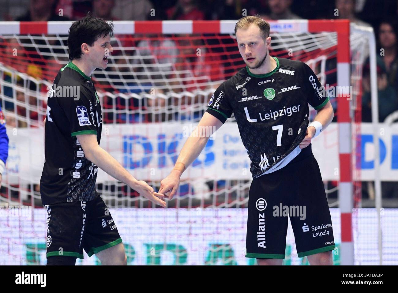 Simon Ernst (SC DHfK Leipzig, #5) und Luca Witzke (SC DHfK Leipzig, #7 ...