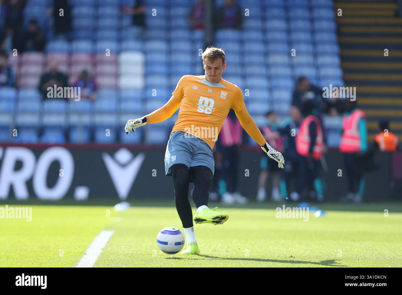 Selhurst Park, Selhurst, London, UK. 8th Mar, 2025. Premier League ...