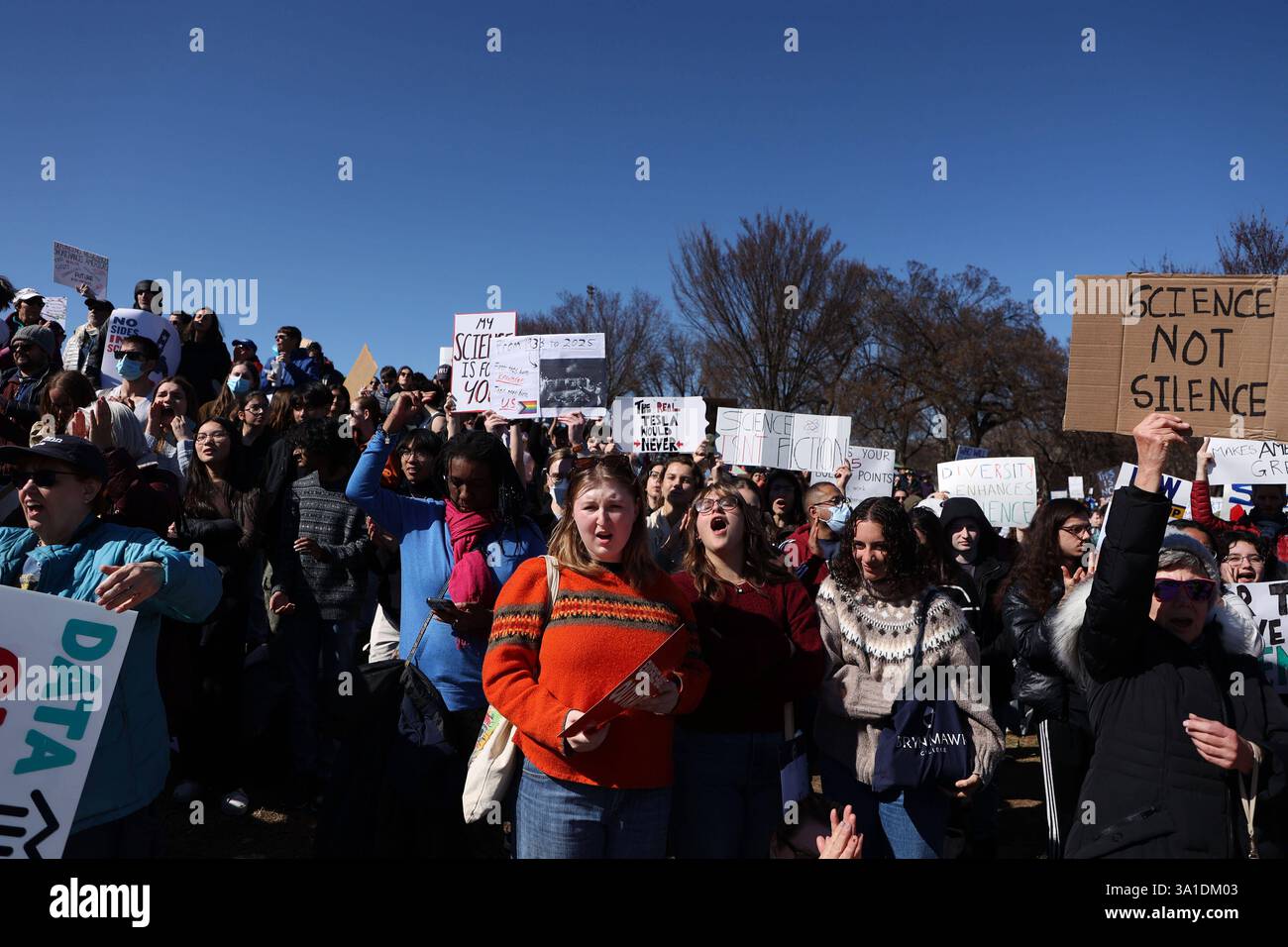 Protesters march outside federal hi-res stock photography and images ...