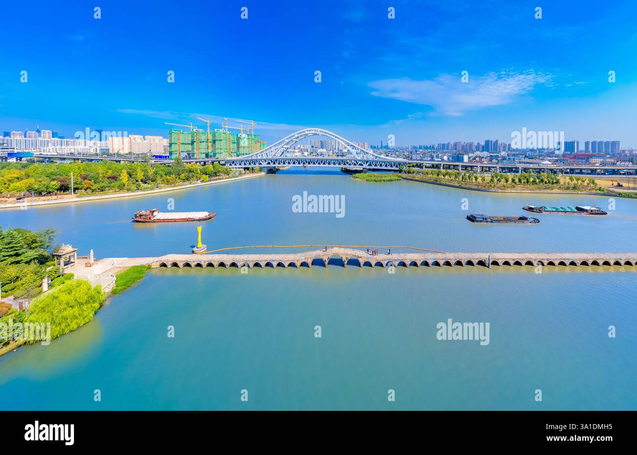 Urban environment of Baodai Bridge and Xiegang Bridge in Suzhou ...