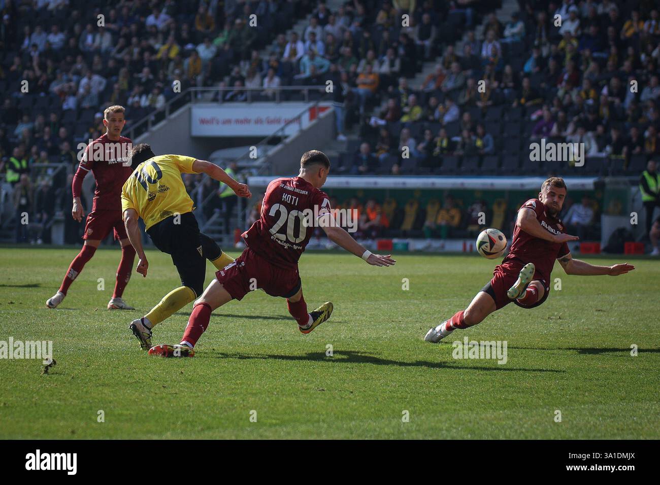 Aachen, Deutschland. 08th Mar, 2025. Ganz Dresden wirft sich in den ...