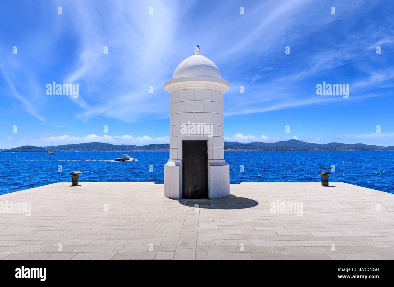 Zadar cityscape, Croatia: view of the Meerpromenade with the lighthouse ...