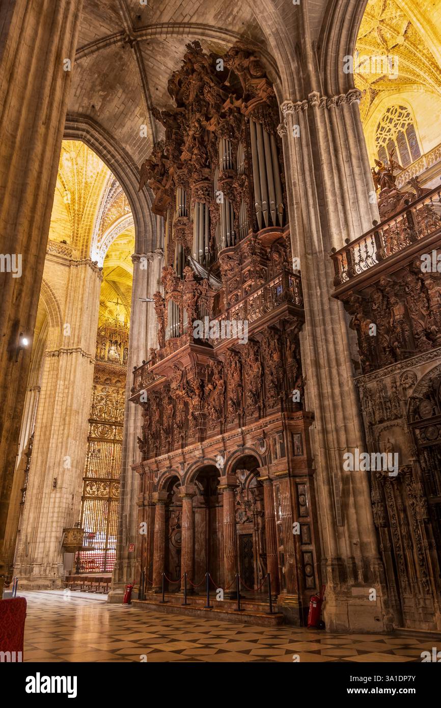 Seville Cathedral (Catedral de Sevilla) interior in Seville, Andalusia ...