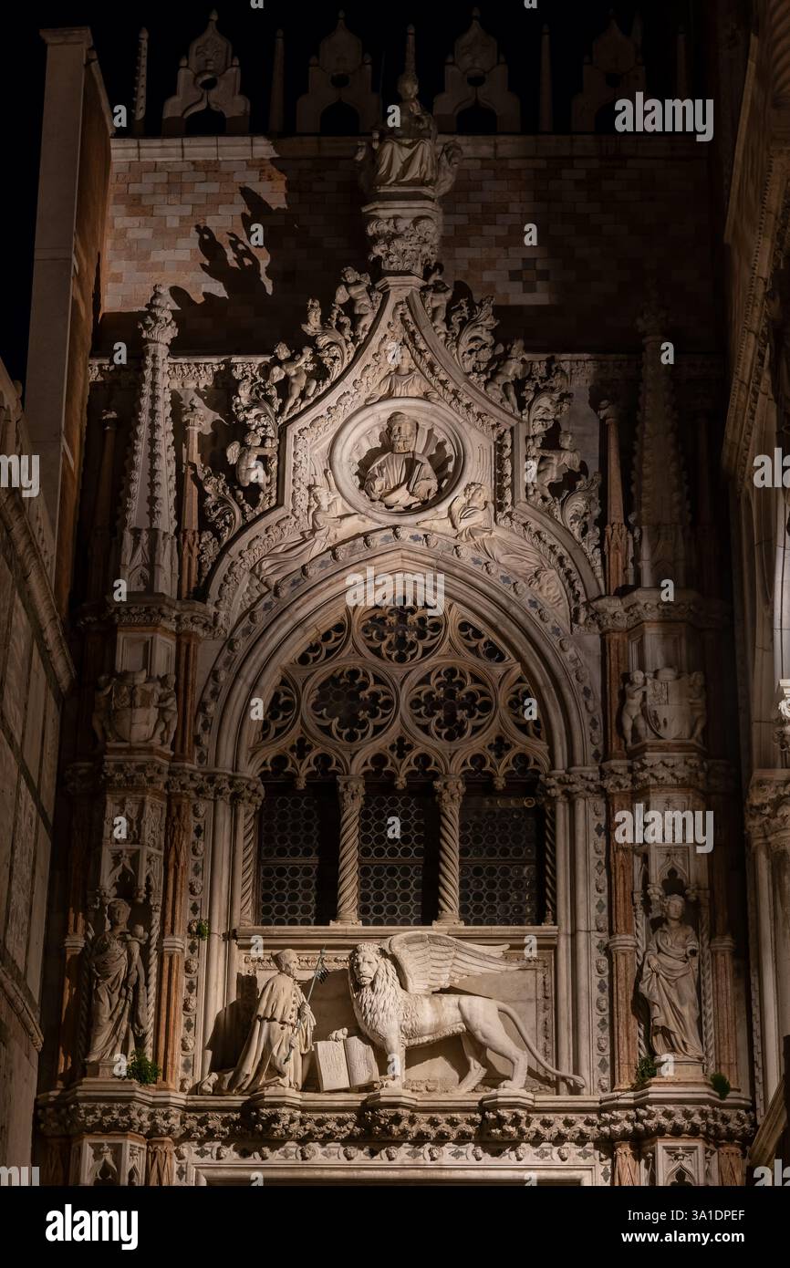 Venice, Italy - Porta della Carta ceremonial gate from 1442 to the Doge ...