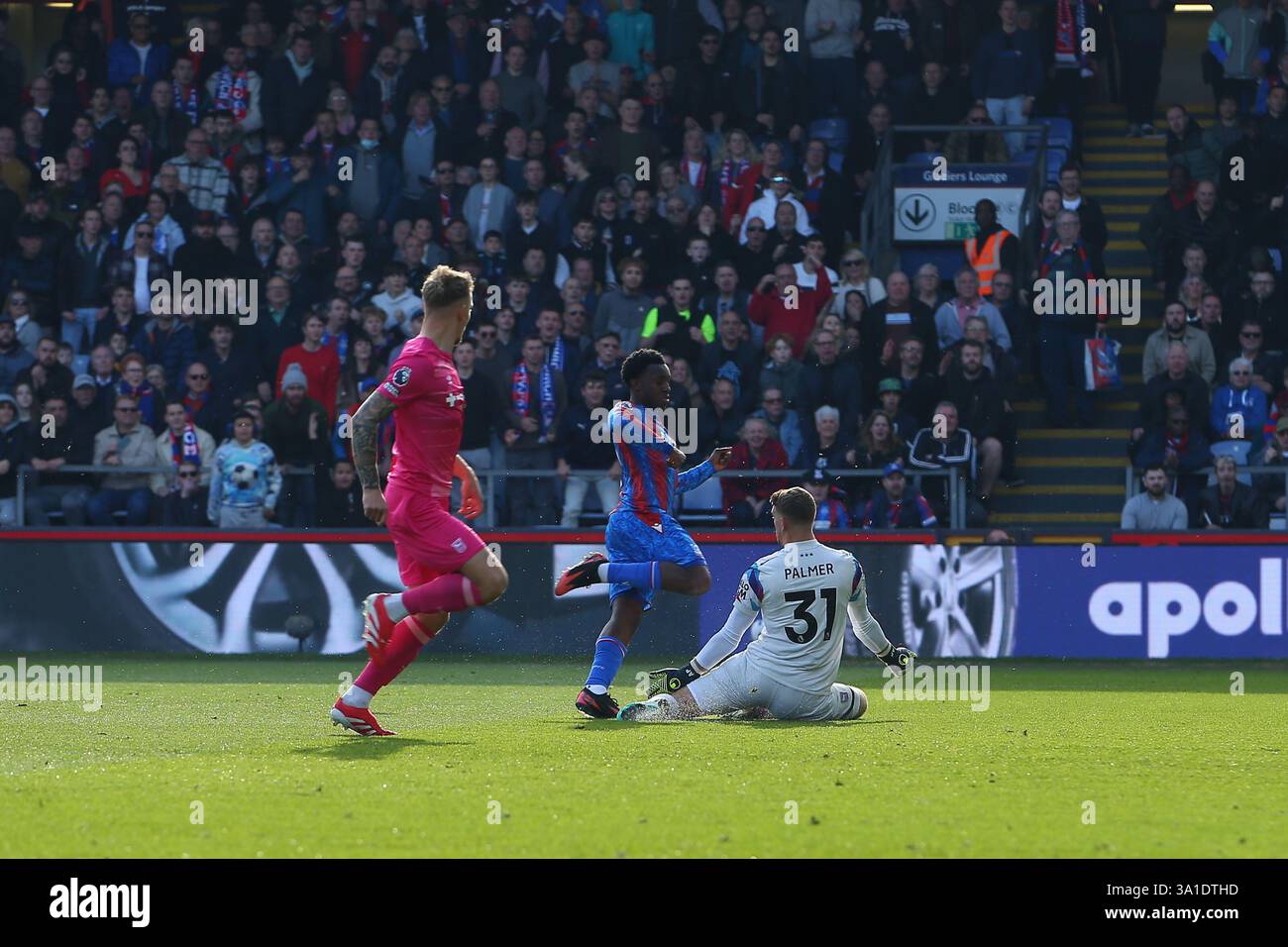 Selhurst Park, Selhurst, London, UK. 8th Mar, 2025. Premier League ...