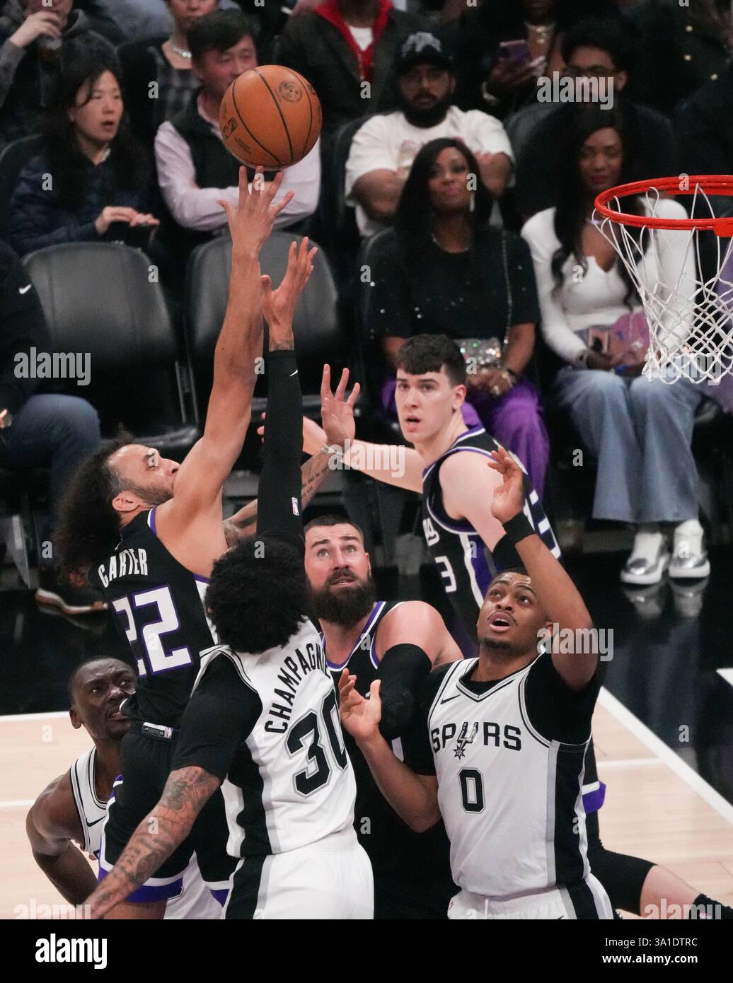 Sacramento, USA. 7th Mar, 2025. Devin Carter (top L) of Sacramento ...