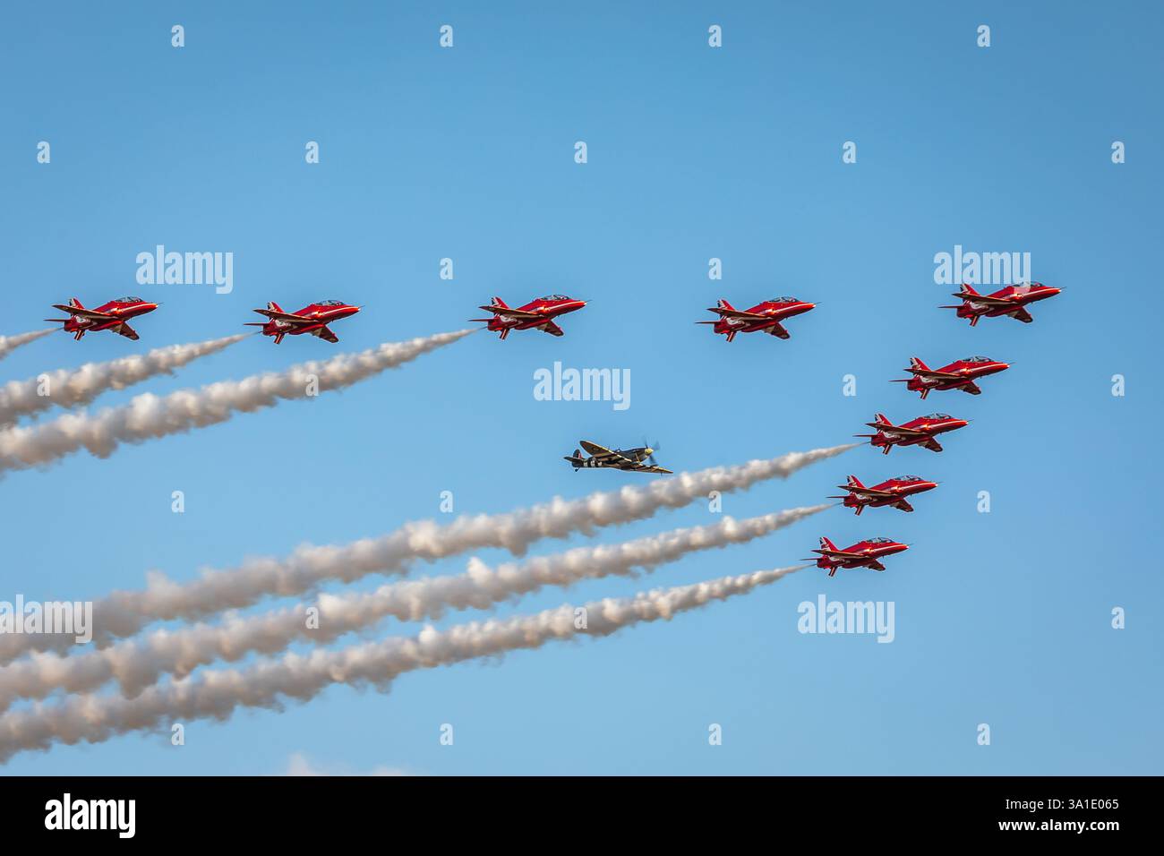 Supermarine Spitfire IX MH434 and the RAF Red Arrows, Duxford ...