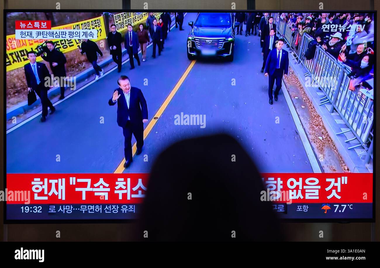 A 24-hour Yonhap news TV broadcast at Seoul Railway Station showing a ...