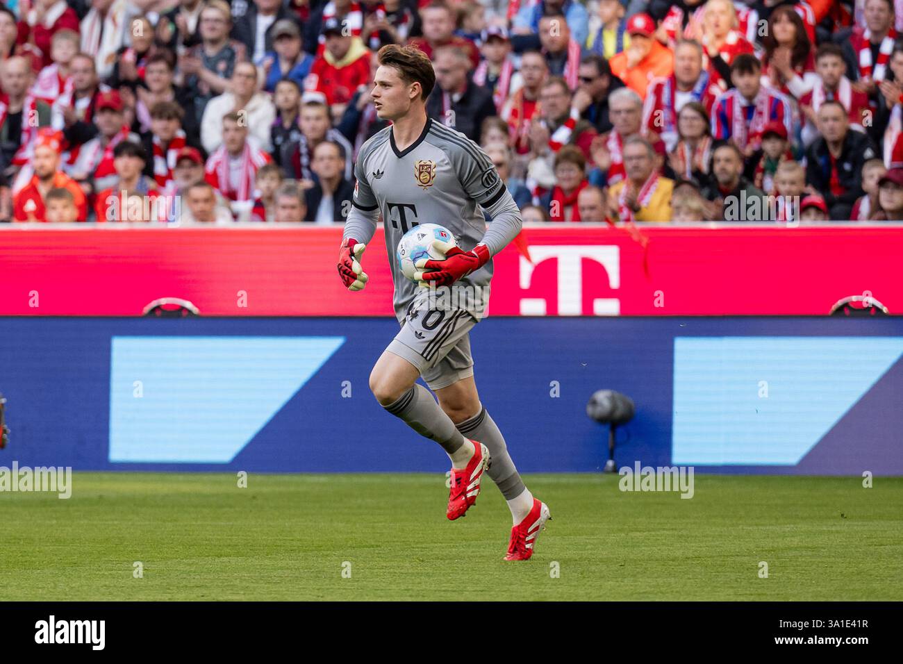 Muenchen, Deutschland. 08th Mar, 2025. Jonas Urbig (Torwart, FC Bayern Muenchen, #40). GER, FC ...