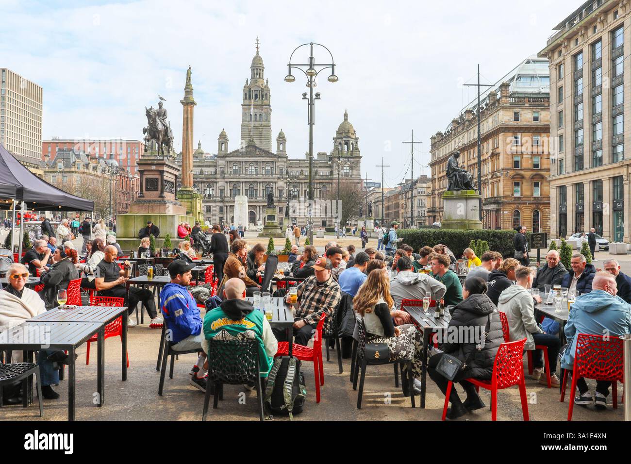 Glasgow, UK. 08th Mar, 2025. Warm and sunny spring weather in Glasgow ...