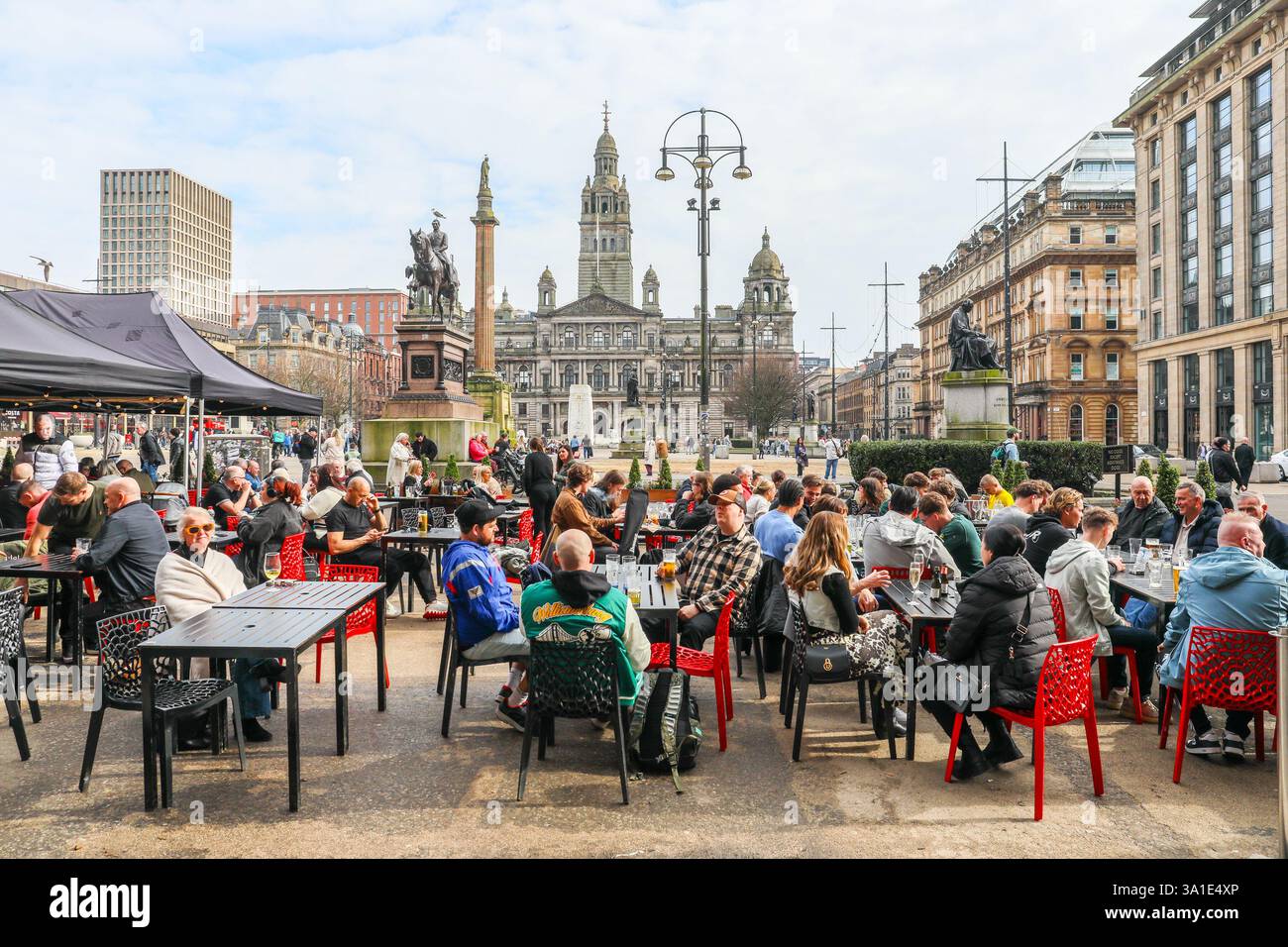 Glasgow, UK. 08th Mar, 2025. Warm and sunny spring weather in Glasgow ...