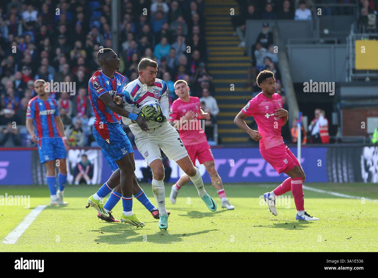 Selhurst Park, Selhurst, London, UK. 8th Mar, 2025. Premier League ...
