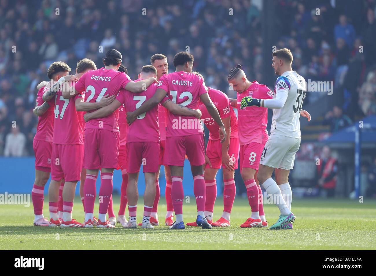 Selhurst Park, Selhurst, London, UK. 8th Mar, 2025. Premier League ...