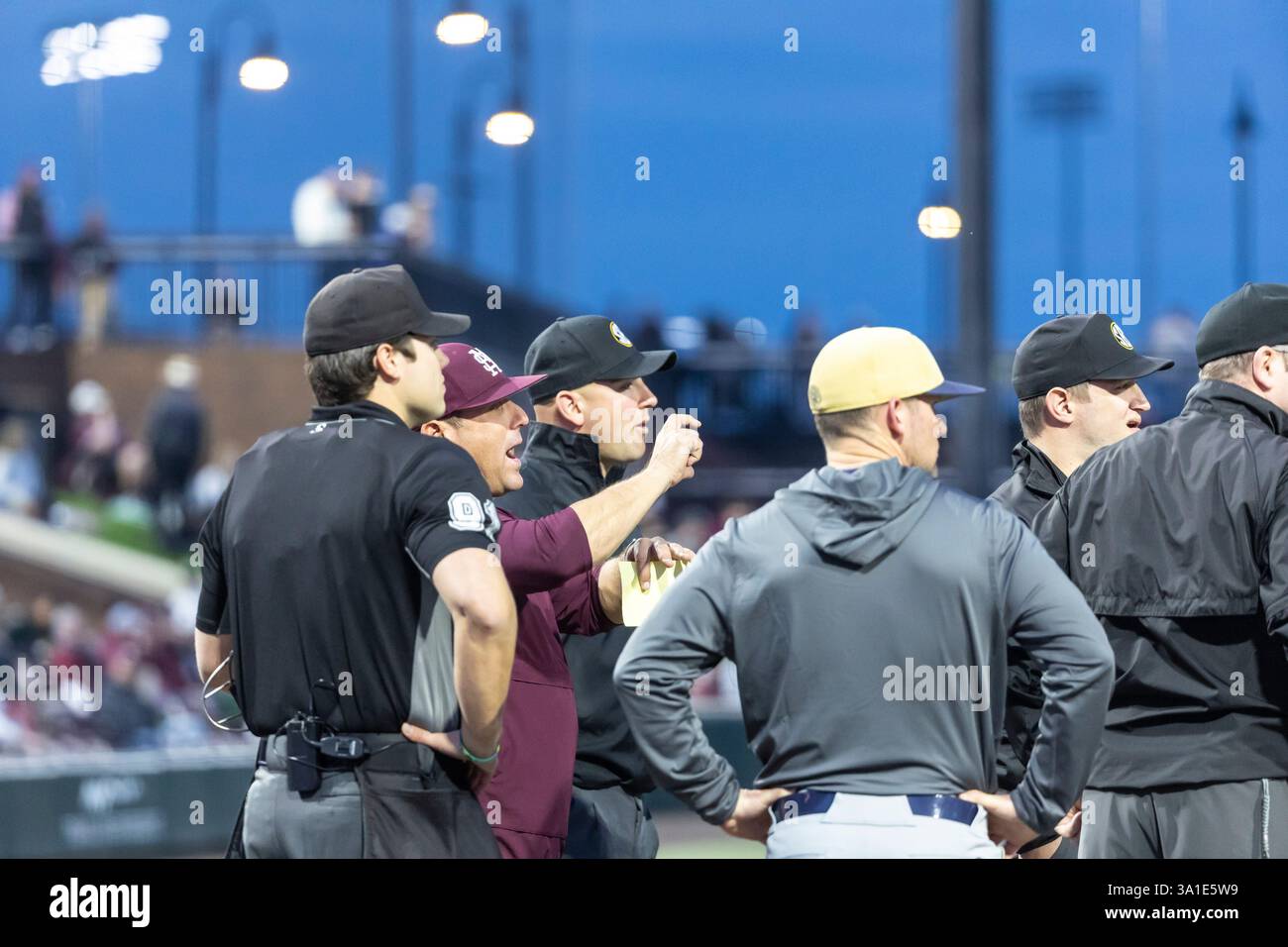 Mississippi State head coach Chris Lemonis, gesturing, talks with the ...