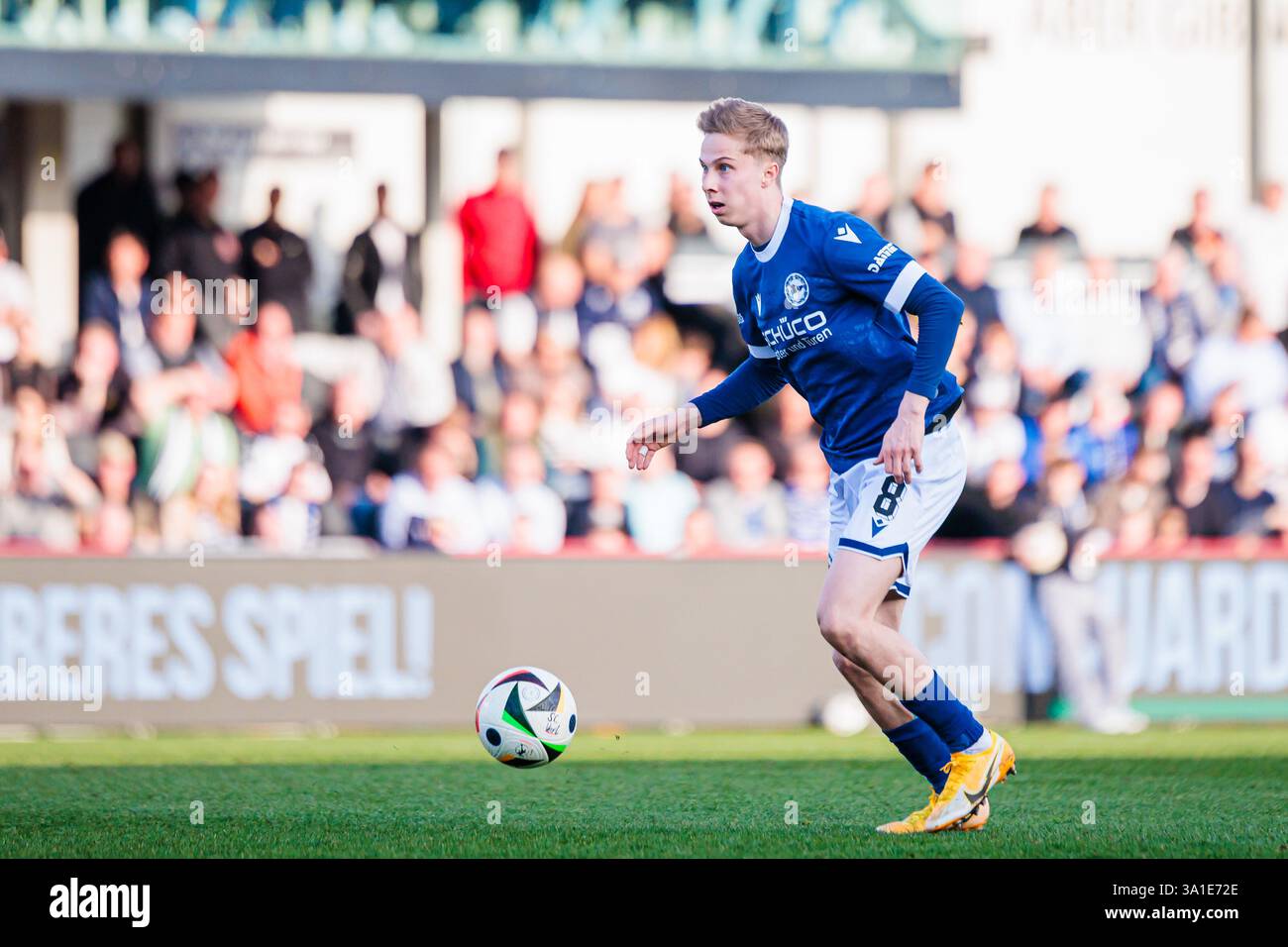Verl, Deutschland. 08th Mar, 2025. Sam Schreck (DSC Arminia Bielefeld ...