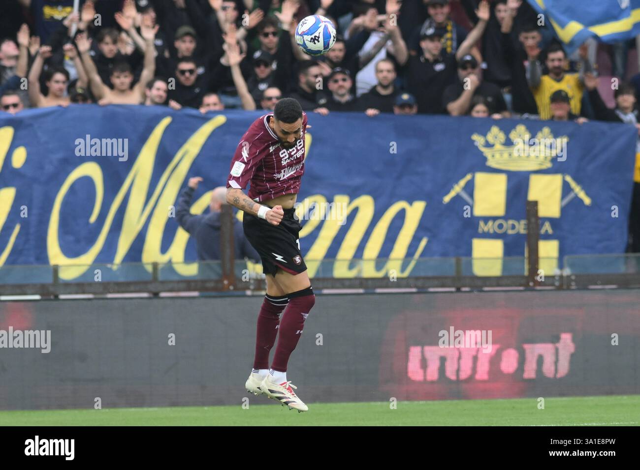 Dylan Bronn of US Salernitana 1919 in action during the Serie B BKT ...