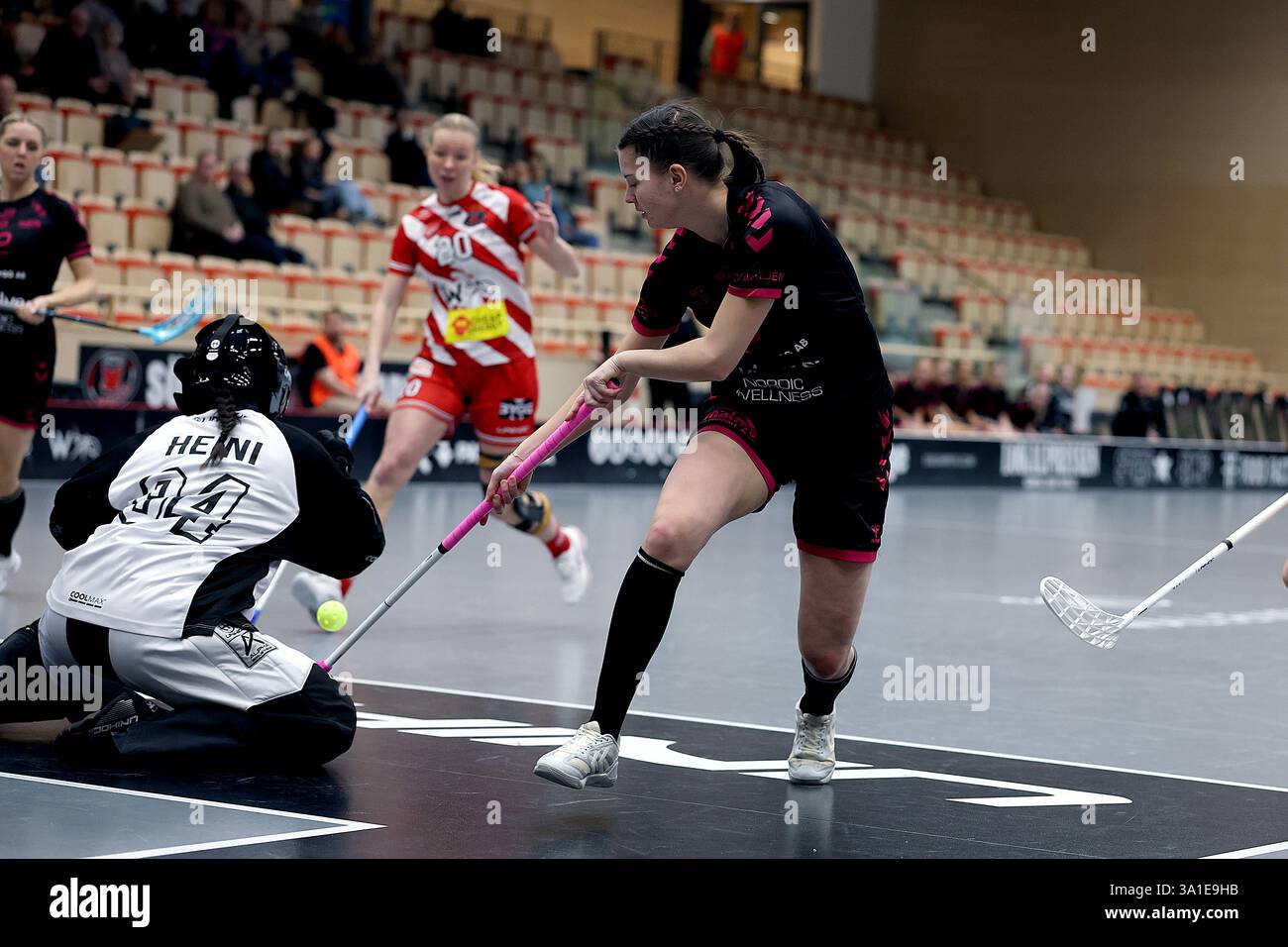 250308 Malmös Anna Lindell under innebandymatchen i damernas SSL mellan ...