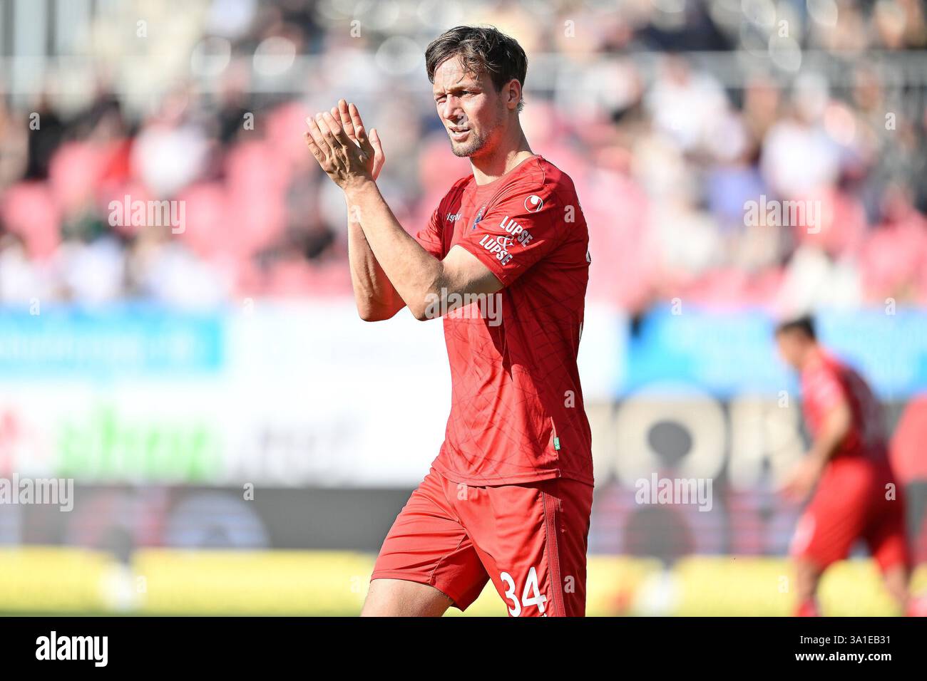 Tim Knipping (SpVgg Unterhaching, #34) lobt sein Team GER, SV ...