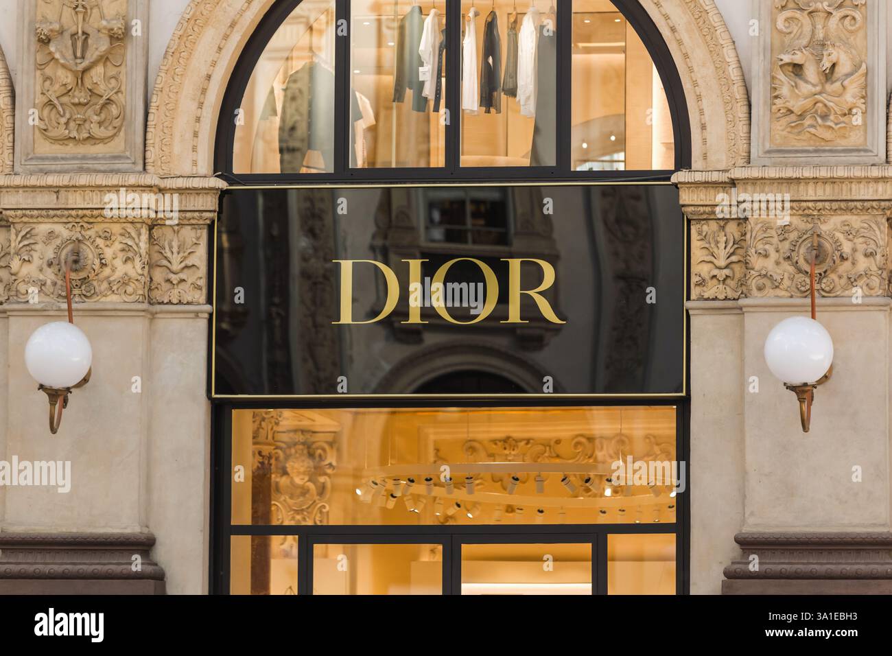 Dior brand fashion logo hi-res stock photography and images - Alamy