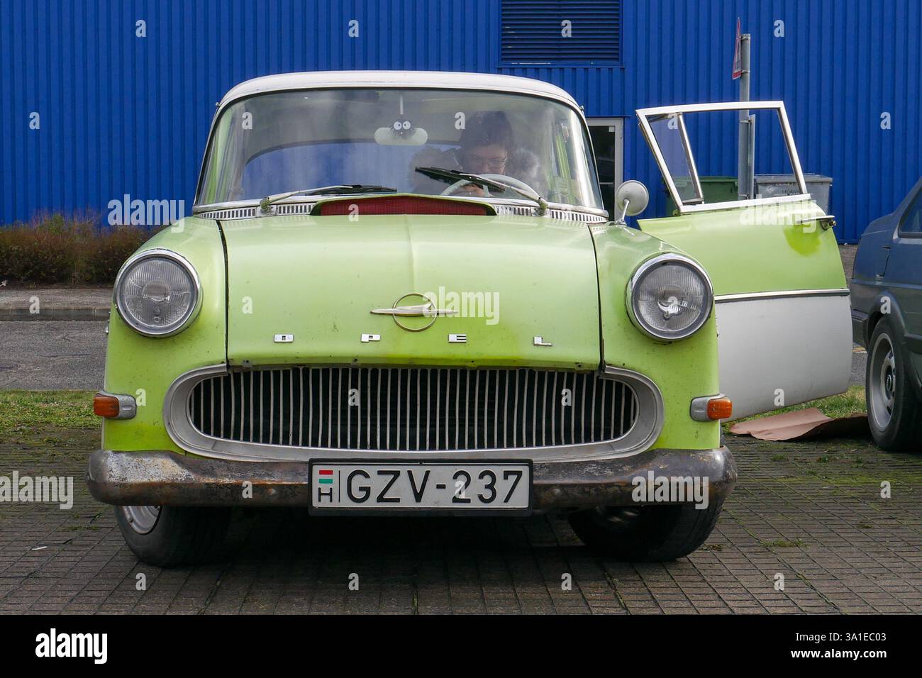 Rear view white opel hi-res stock photography and images - Alamy