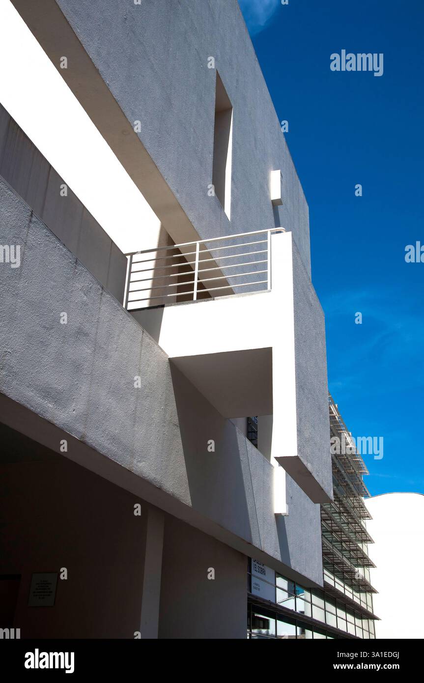 MACBA, Museum of Contemporary Art in Barcelona, designed by Richard Meier architect, Ciutat ...