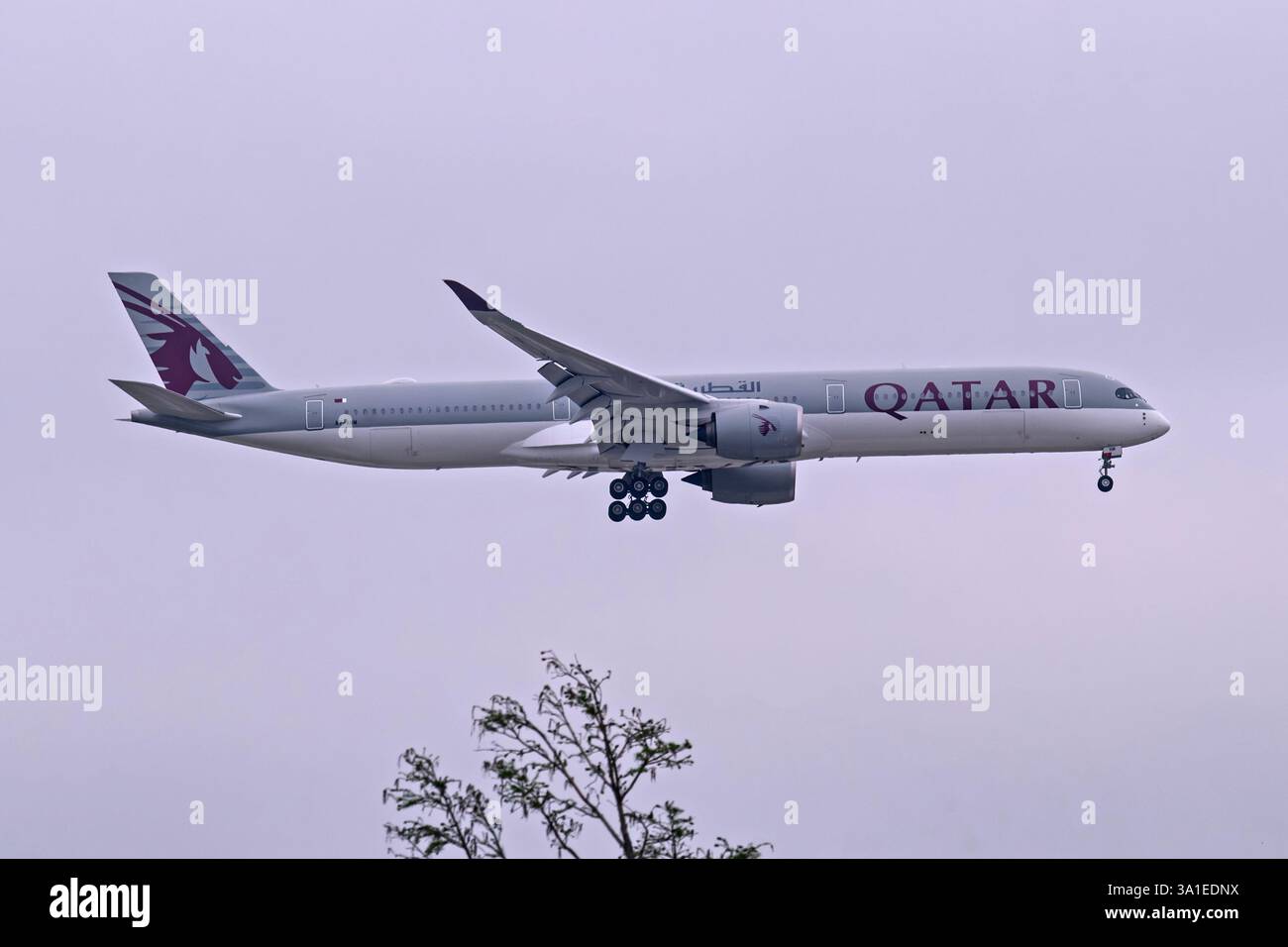 Dallas Fort Worth Airport,4-6-2020 Grapevine, TX USA Qatar Airways A350-1000 A7-ANM on final for ...