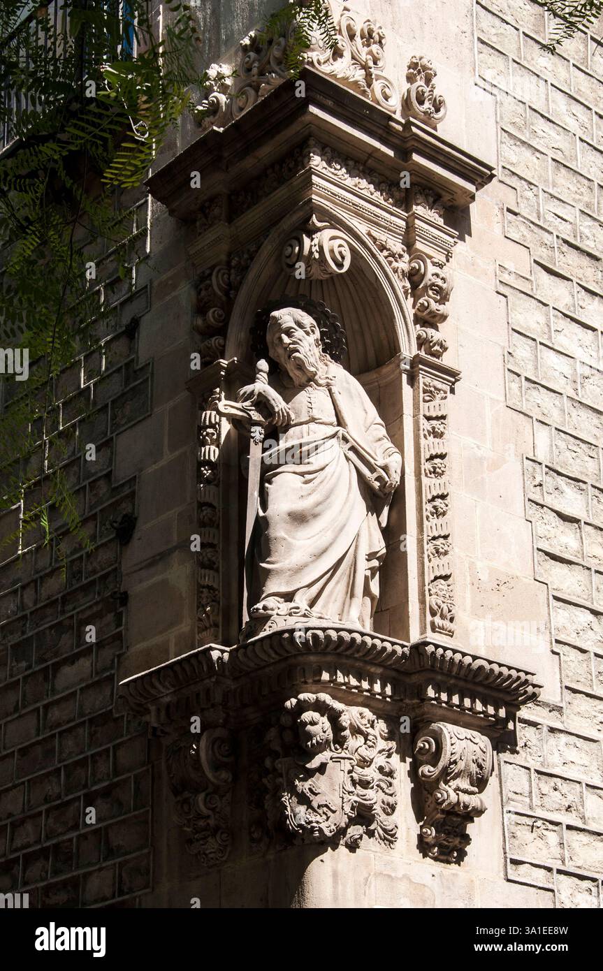 Stone niche with statue of a saint in calle Egipciacas, Barcelona ...