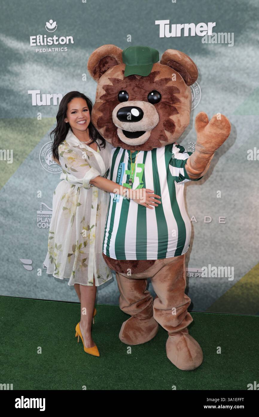 NEW YORK, NEW YORK - MARCH 07, 2025: Laura Jarrett and the Hudson River ...